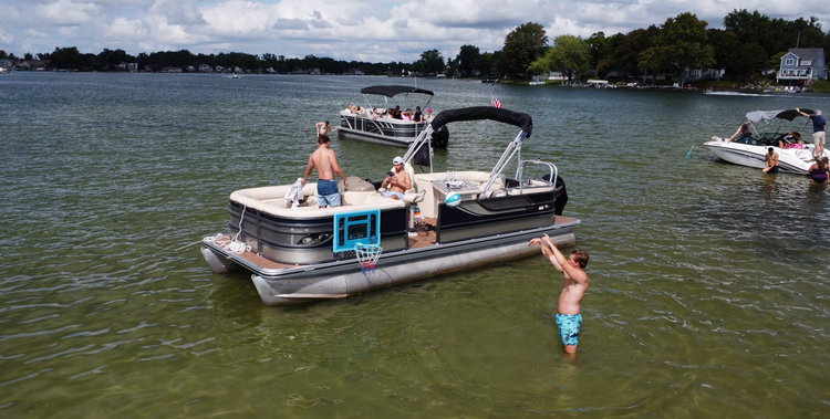 Aqua Shot (Pontoon Basketball Hoop) – The WaterWays